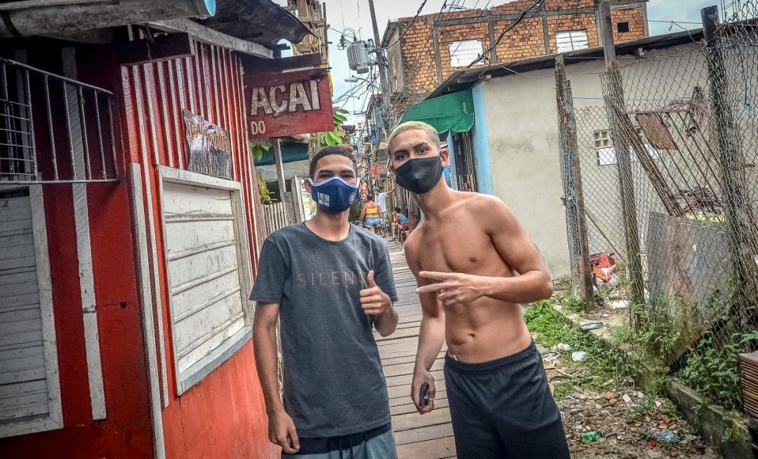Comunidade em Belém vive em palafitas e sem saneamento básico sofre com ...
