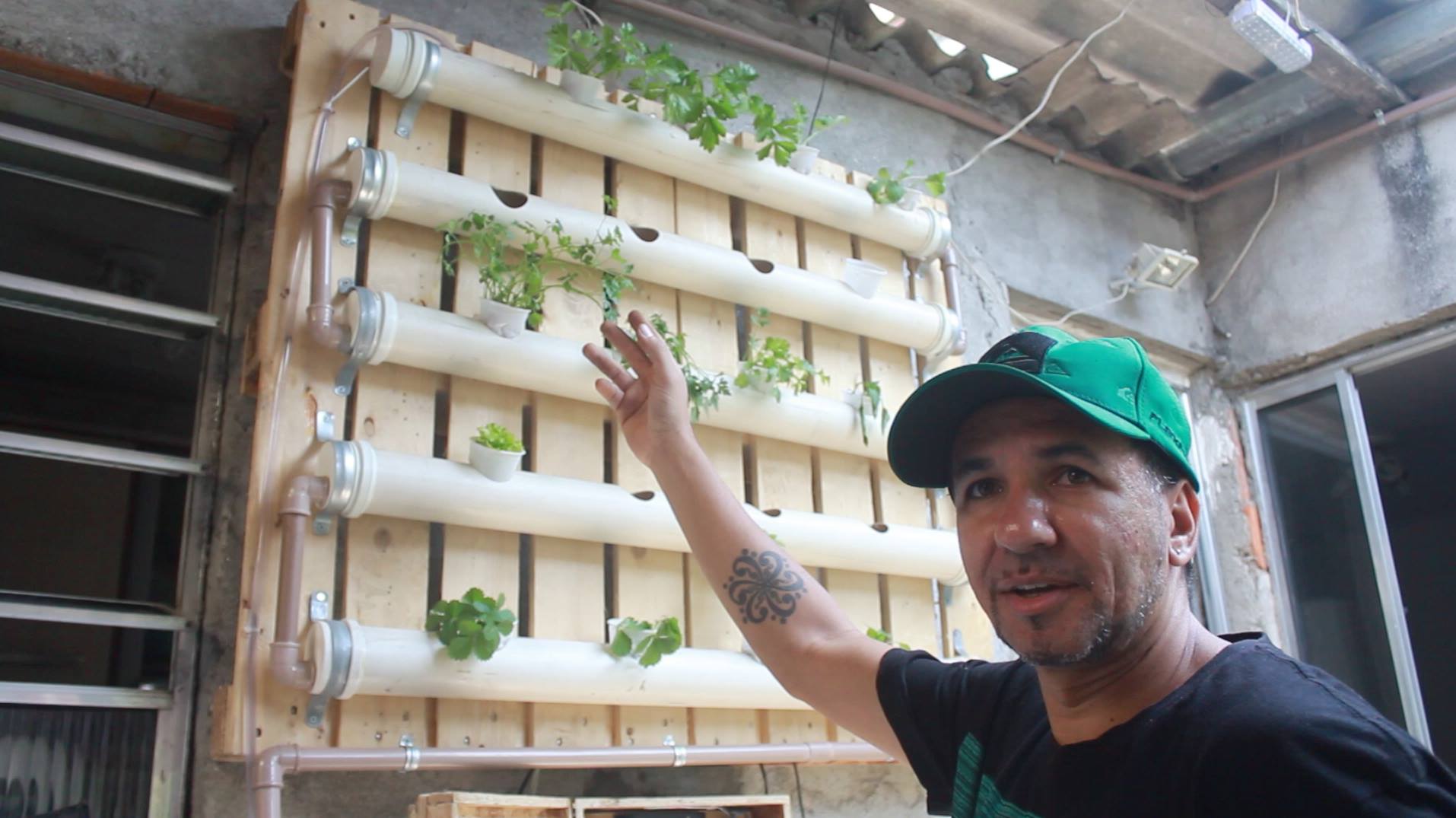 Criatividade e resistência. Entrevista com Fábio Miranda, criador do projeto Instituto Favela da ...