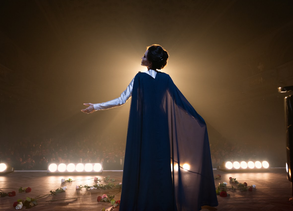 Angelina Jolie vai à Ópera - Mídia NINJA