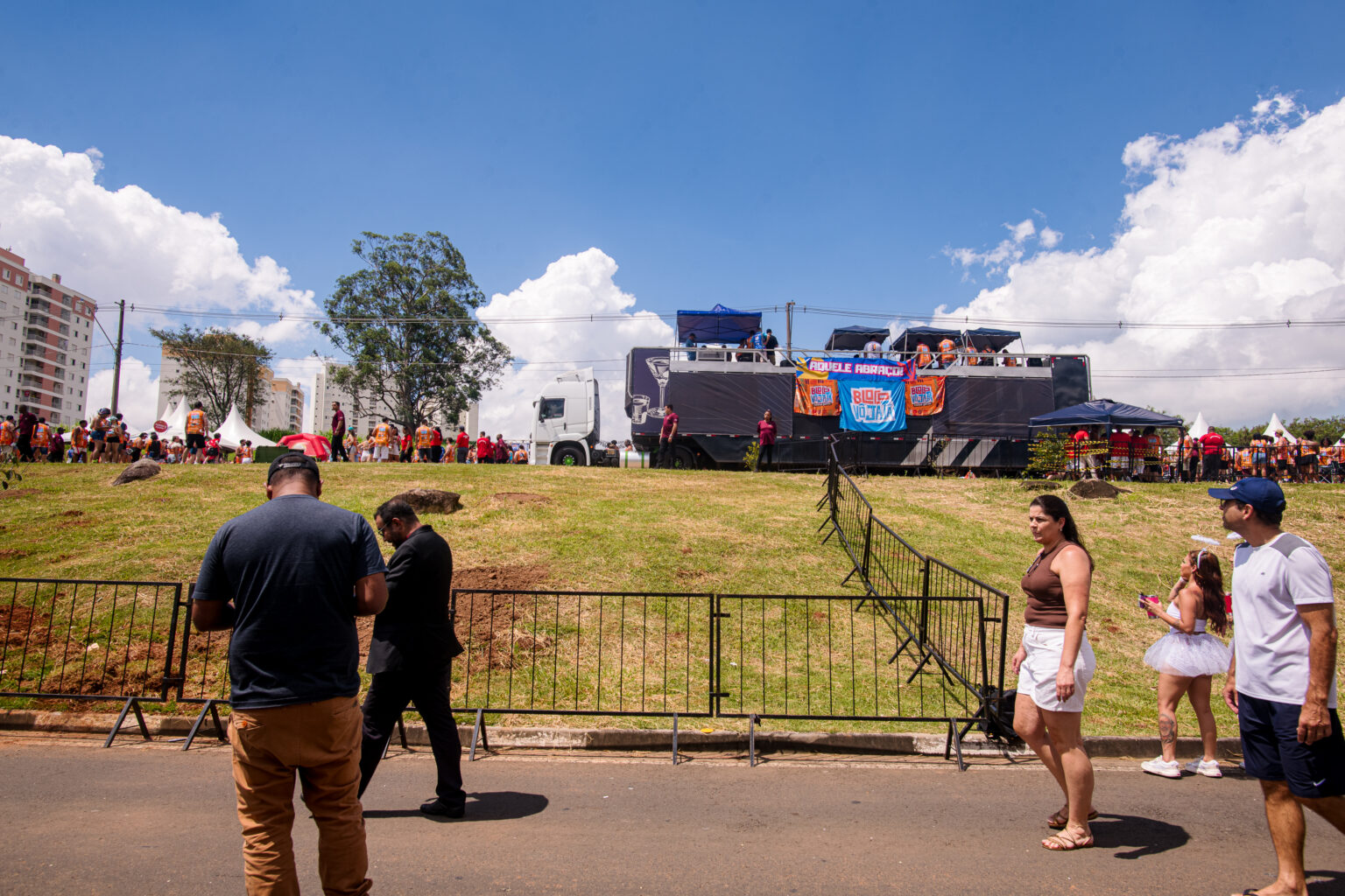 Blocos Carnavalescos como resistência cultural na disputa do território ...